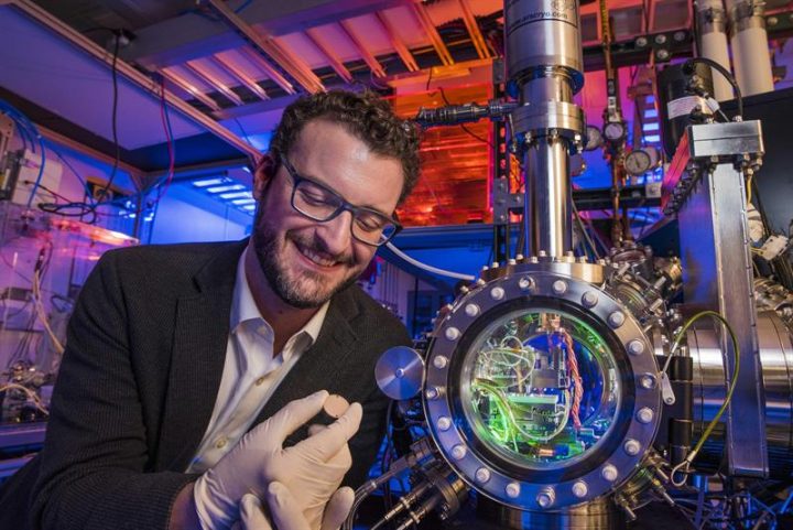 Investigadores estadounidenses crean el "metal más resistente" del mundo