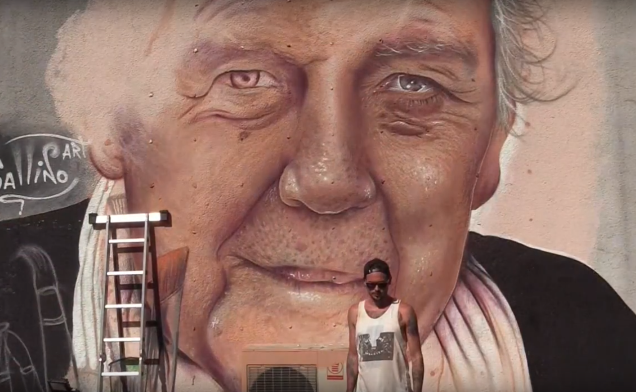 Joven rinde homenaje al gran artista Carlos Páez con graffiti