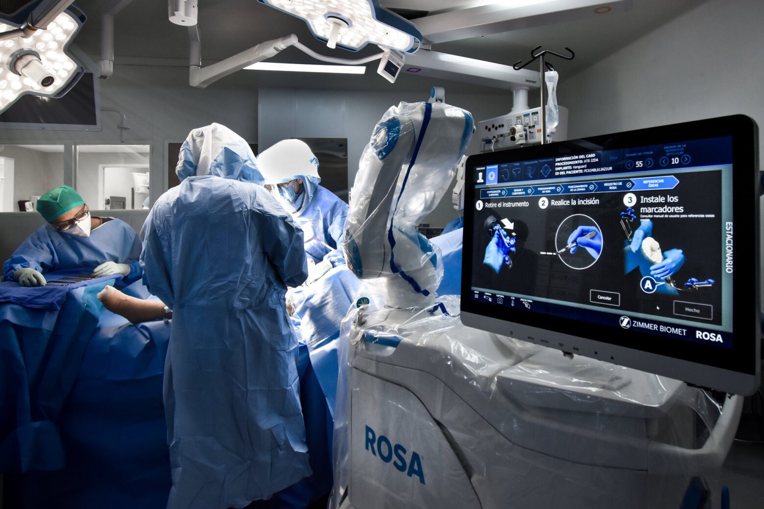 Robot ROSA, un asistente para mejorar la precisión en cirugías deportivas