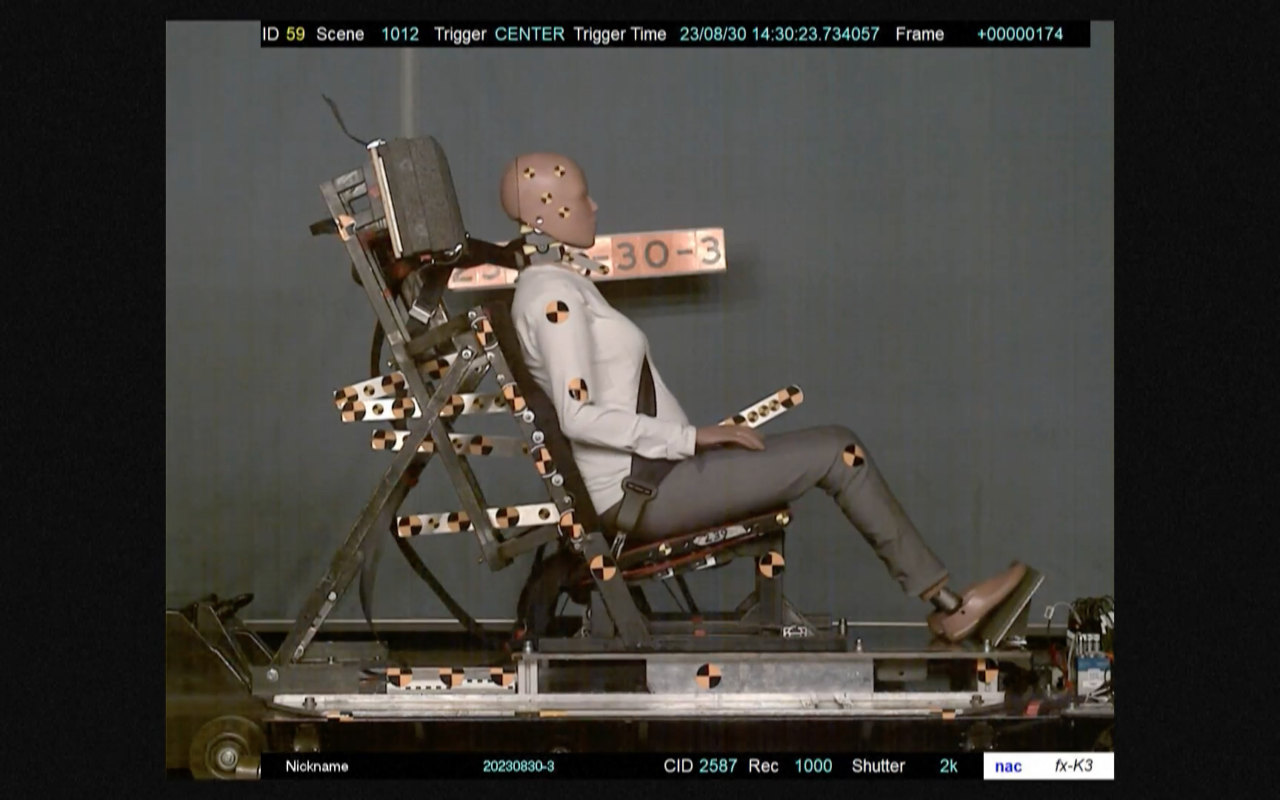 Una ingeniera crea asientos de automóviles que protejan mejor a las mujeres